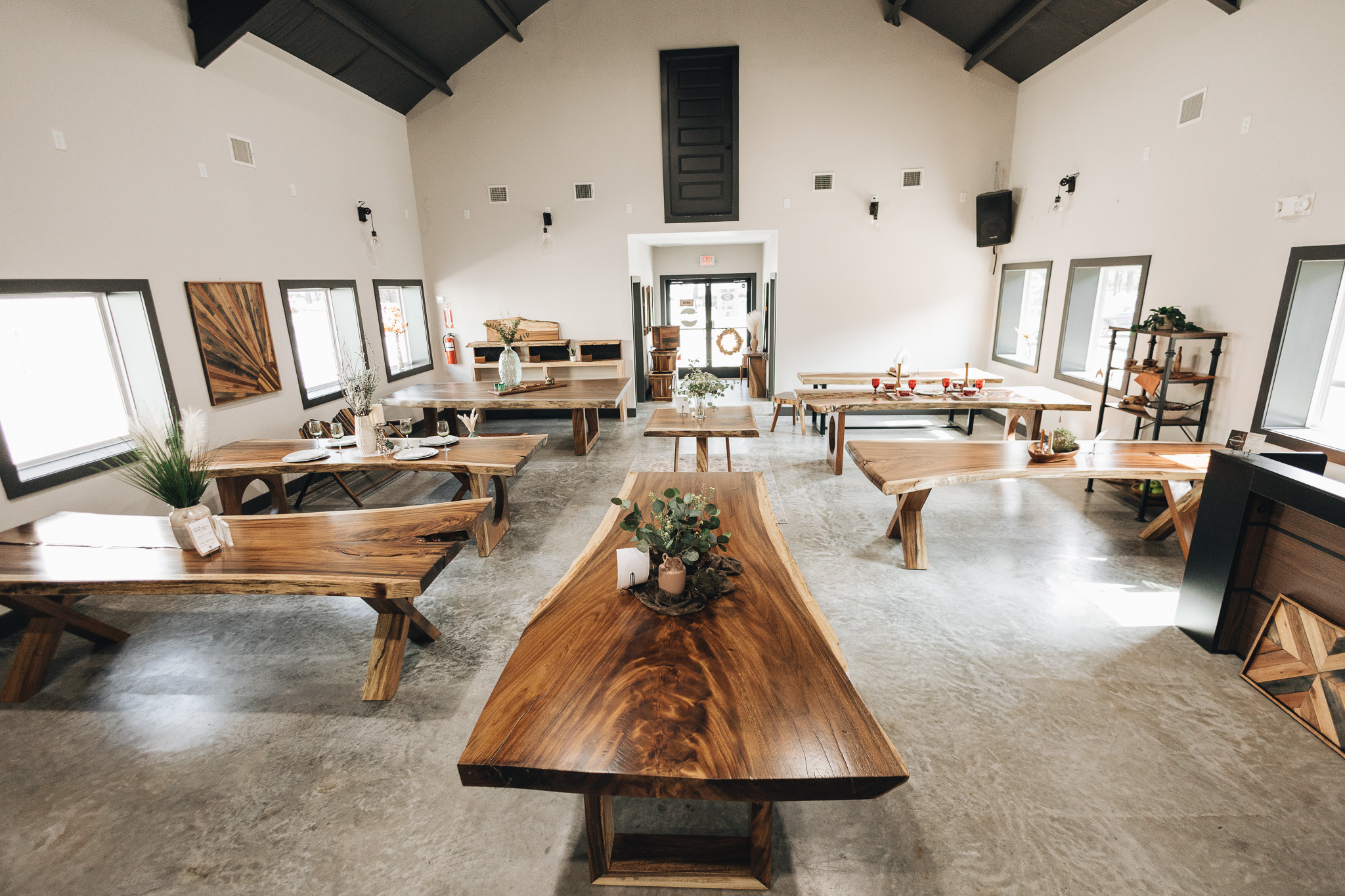 Wood Wonders: Experience Custom Live Edge Wood Furniture in Magnolia ...
